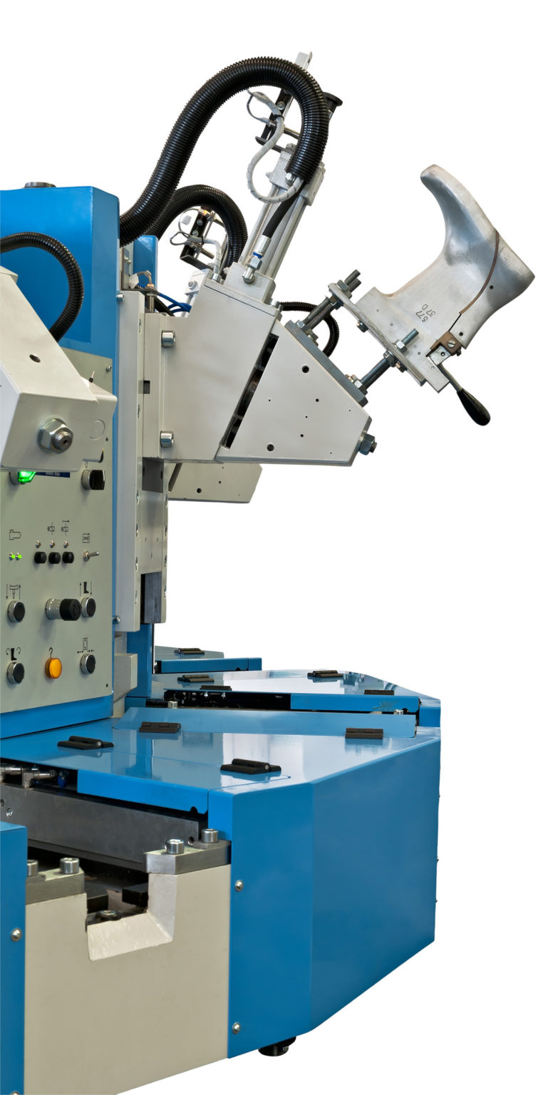 Direct injection on upper machine PVC / TR shoes - WINTECH